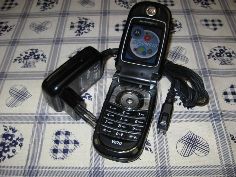 MOTOROLA V620 CON ALIMENTATORE ORIGINALE